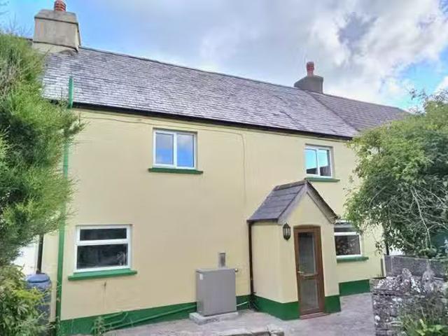 Nice 1 BA 3 bedroom terraced house for rent in Joy Cottage, Ea.