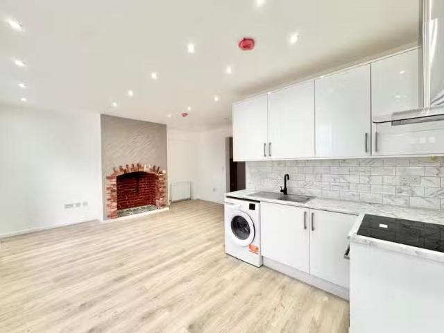 For Rent! 1 BA 1 bedroom apartment for rent in Tavern Street.