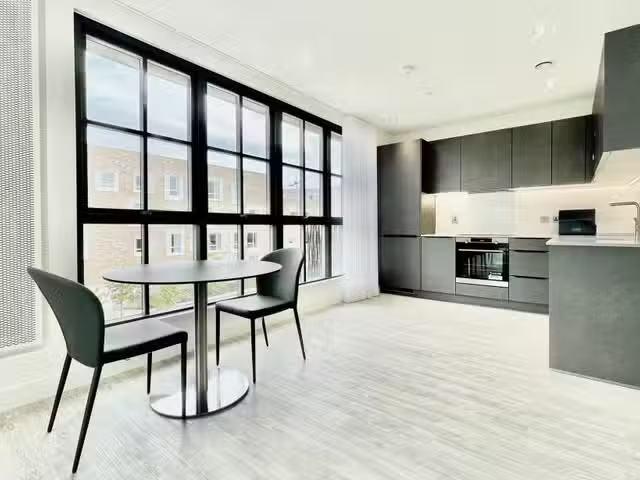 For Rent! 1 BA 1 bedroom apartment for rent in Turing Way, Cam.