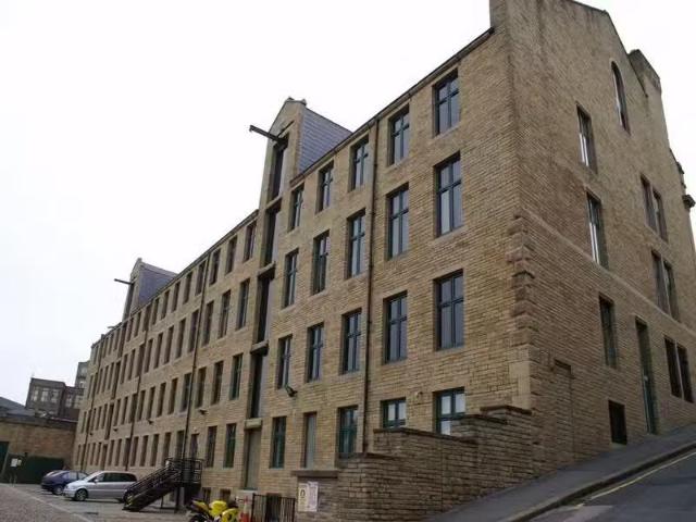 Cheap 1 BA 1 bedroom apartment for rent in Colonial Building.