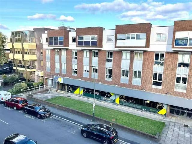 Just in! 1 BA 1 bedroom apartment for rent in Elmfield Road, B.