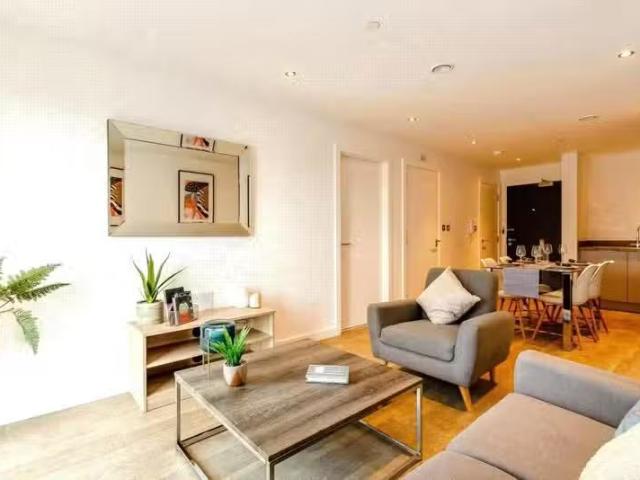 Cheap 1 BA 1 bedroom apartment for rent in Exchange Square, Th.