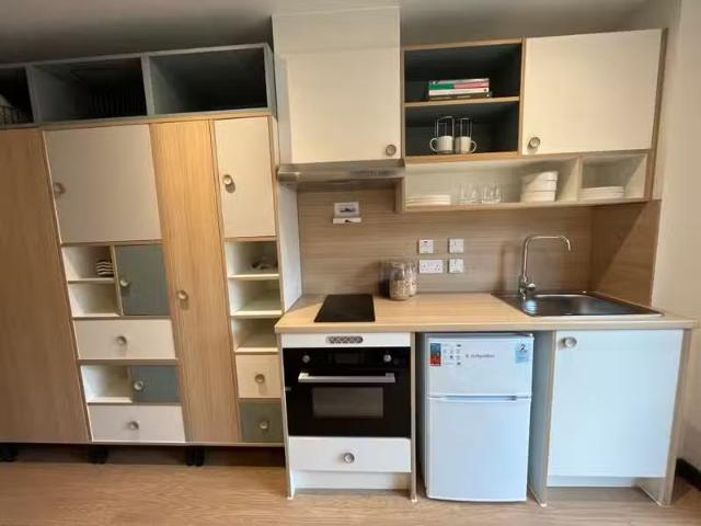 Charming 1 BA 1 bedroom apartment for rent in Gladstone Road.