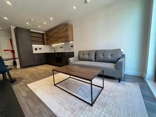 Just in! 1 BA 1 bedroom apartment for rent in Glasswater Locks.
