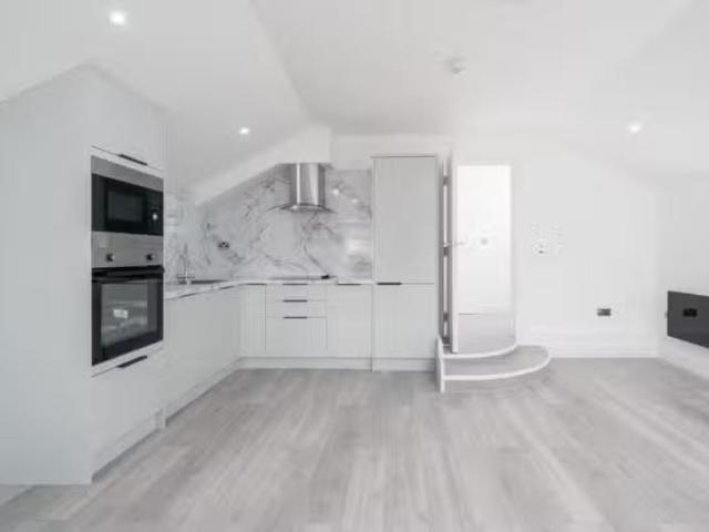 Deal! 1 BA 1 bedroom apartment for rent in High Street, BRAINT.
