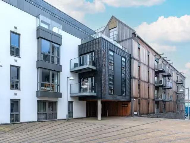 Unique 1 BA 1 bedroom apartment for rent in Hope Quay Wappin.