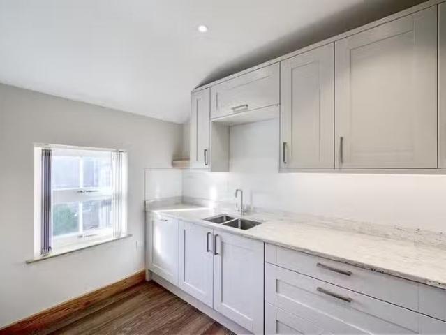 Cozy 1 BA 1 bedroom apartment for rent in Lonsdale Square, 8 L.