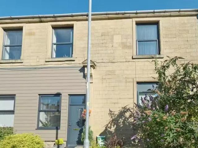 Nice 1 BA 1 bedroom apartment for rent in Maud Street, Barrowf.
