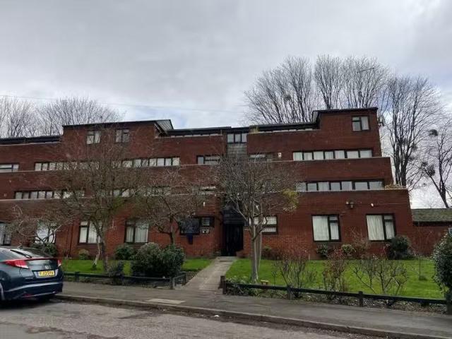 Cozy 1 BA 1 bedroom apartment for rent in Meadow Street, Spon.