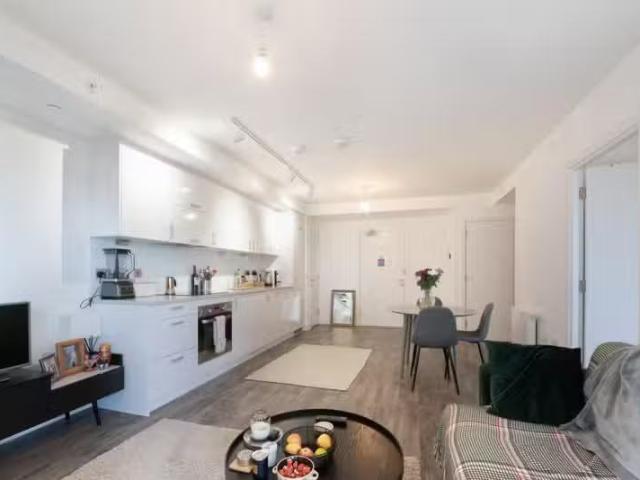 Nice 1 BA 1 bedroom apartment for rent in Millet Place, Pontoo.