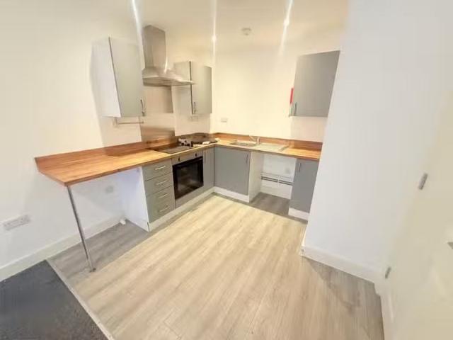 Cozy 1 BA 1 bedroom apartment for rent in Newton Road, Yeovil.