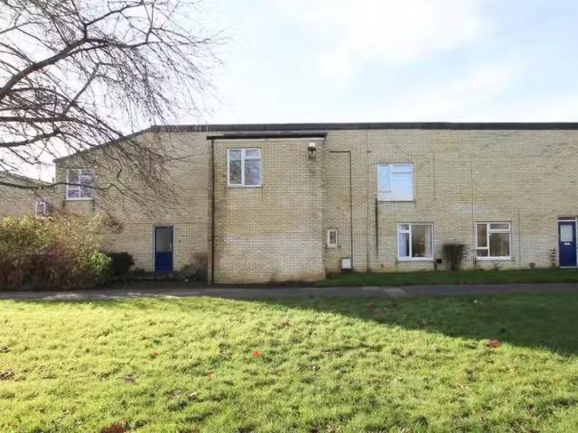 Cozy 1 BA 1 bedroom apartment for rent in Nuns Way, Cambridge.