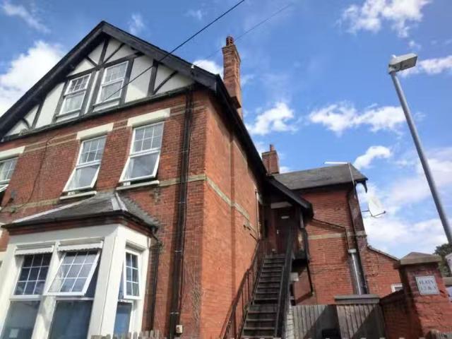 Rental! 1 BA 1 bedroom apartment for rent in Old Road West, Gr.