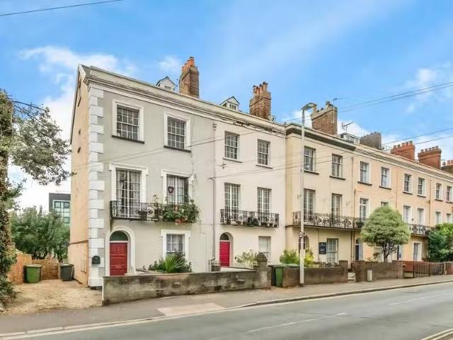 Cheap 1 BA 1 bedroom apartment for rent in Old Tiverton Road.