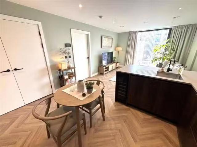 Unique 1 BA 1 bedroom apartment for rent in One Eastside, 2 Je.
