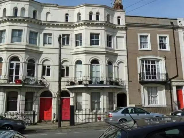 Cozy 1 BA 1 bedroom apartment for rent in Portland Street, Lea.