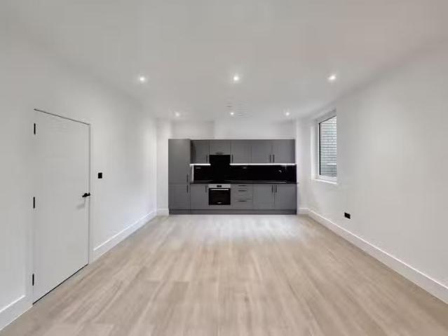Deal! 1 BA 1 bedroom apartment for rent in St Johns Street, Co.