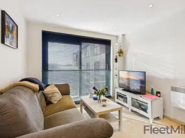 Charming 1 BA 1 bedroom apartment for rent in St Pauls Place.