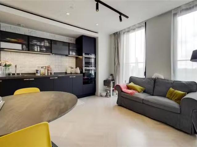 Deal! 1 BA 1 bedroom apartment for rent in Sun Street, London.