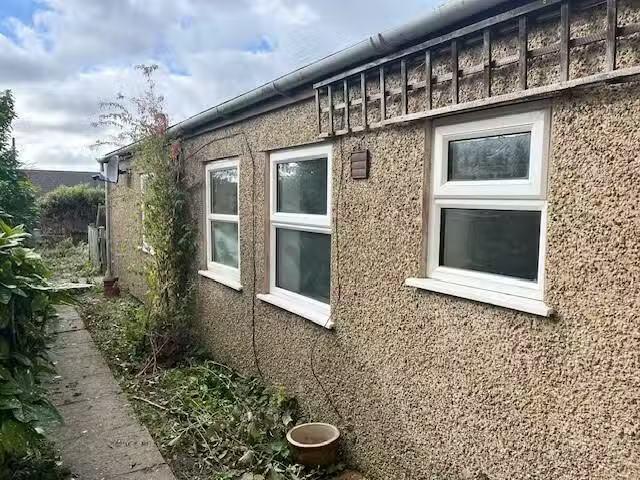Cheap 1 BA 1 bedroom detached house for rent in Belle Vue Road.
