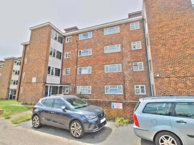 Unique 1 BA 1 bedroom detached house for rent in Faygate Road.