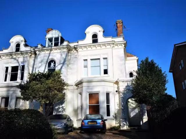 Unique 1 BA 1 bedroom flat for rent in 55 Binswood Avenue, Lea.