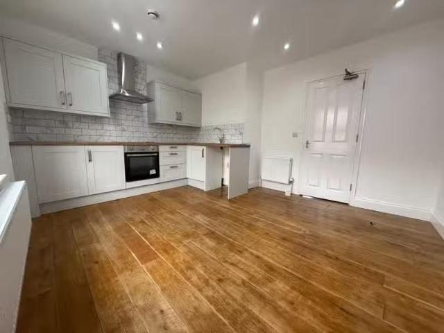 Just in! 1 BA 1 bedroom flat for rent in 60 West Street, Brist.