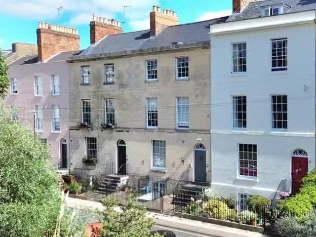 Deal! 1 BA 1 bedroom flat for rent in 6 Brunswick Square, Glou.