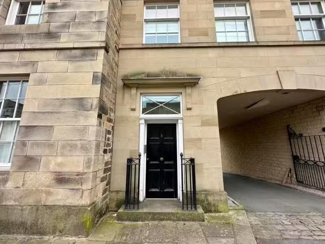 Just in! 1 BA 1 bedroom flat for rent in 8 Fenton Street, Lanc.