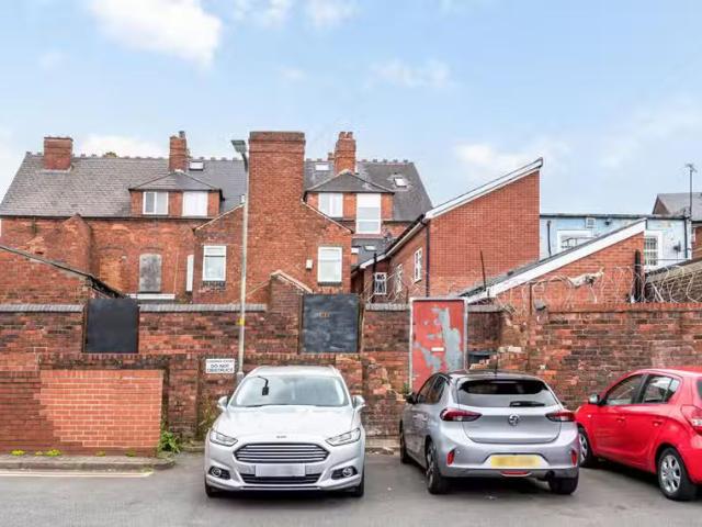 Unique 1 BA 1 bedroom flat for rent in Canal Street, Oldbury.