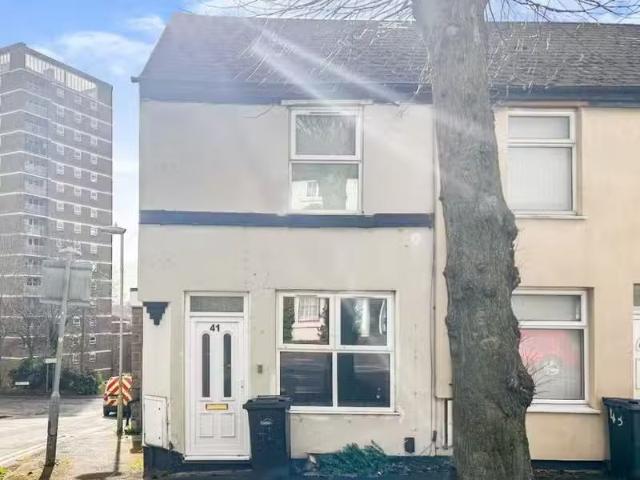 Rental! 1 BA 1 bedroom flat for rent in Church Street, Brierle.