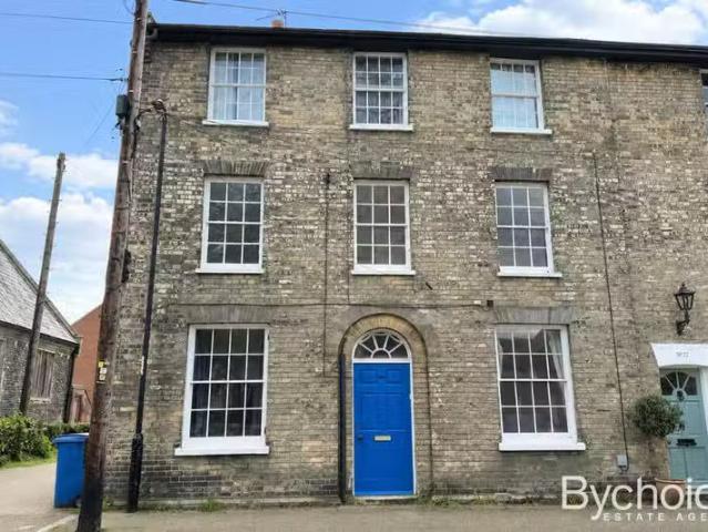 Just in! 1 BA 1 bedroom flat for rent in Church Street, Sudbur.
