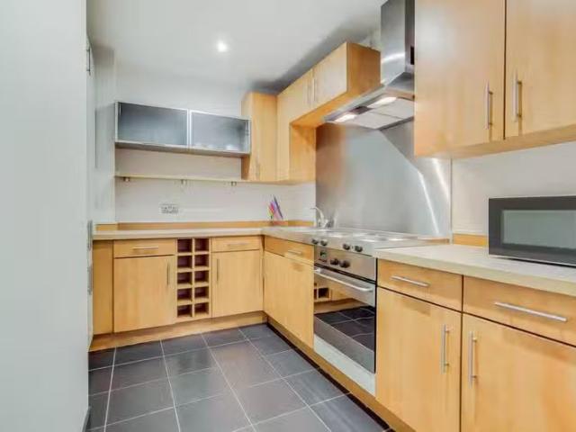 Cheap 1 BA 1 bedroom flat for rent in City Road, Old Street, L.