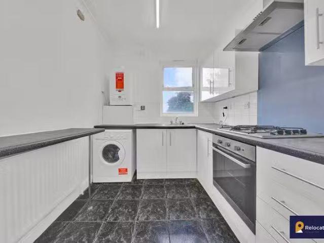 Cheap 1 BA 1 bedroom flat for rent in Crescent Road, Plaistow.