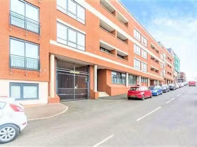Cheap 1 BA 1 bedroom flat for rent in Avoca Court, 25 Moseley.