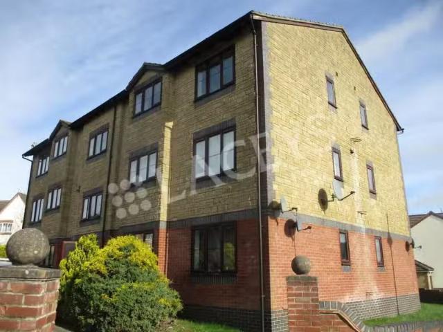 Nice 1 BA 1 bedroom flat for rent in Beaulieu Drive, Yeovil, B.