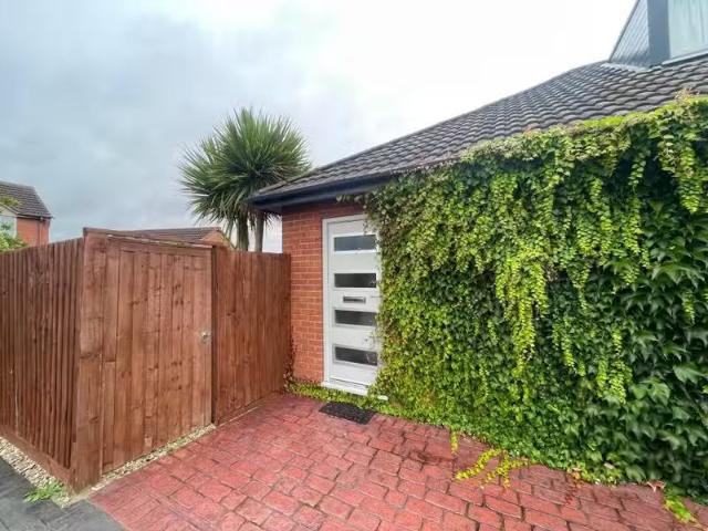 Nice 1 BA 1 bedroom flat for rent in Bracklesham Way, Tamworth.