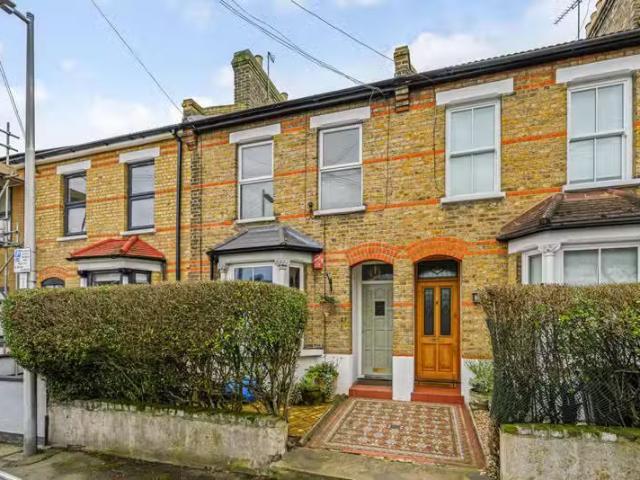 Unique 1 BA 1 bedroom flat for rent in Daisy Road, South Woodf.