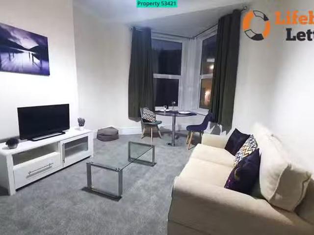 Just in! 1 BA 1 bedroom flat for rent in Folkestone Road, Dove.