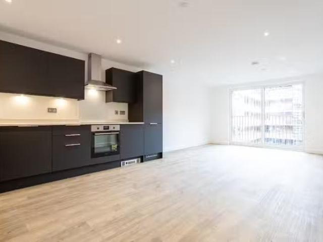 Nice 1 BA 1 bedroom flat for rent in Flat 238, Hairpin House.