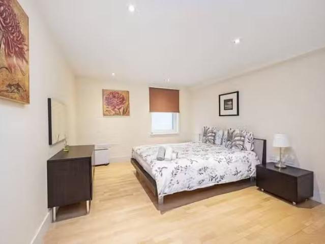 Just in! 1 BA 1 bedroom flat for rent in High Timber Street, C.