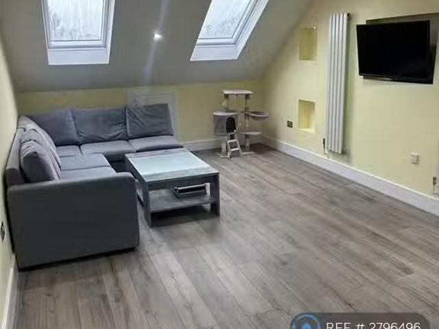 Cheap 1 BA 1 bedroom flat for rent in High St, Northwood, HA6