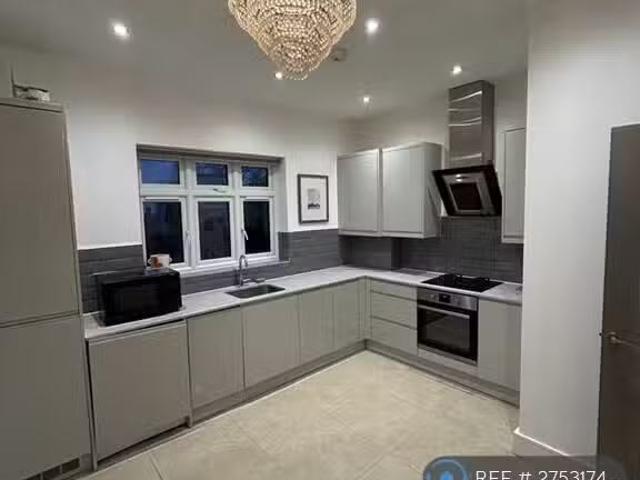 Just in! 1 BA 1 bedroom flat for rent in High Street, Northwoo.
