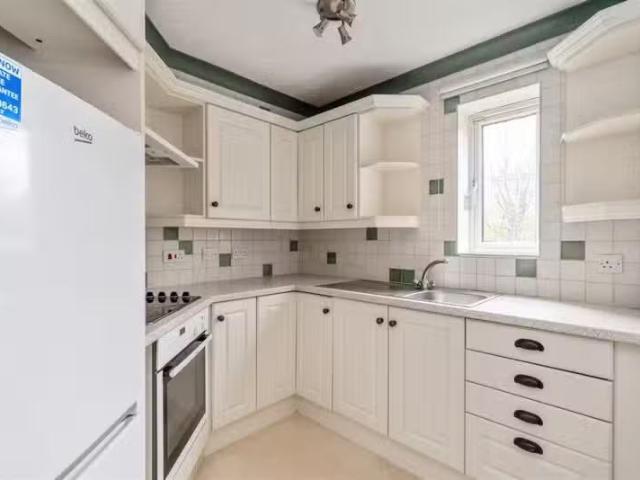 Nice 1 BA 1 bedroom flat for rent in Old Lode Lane, Solihull.
