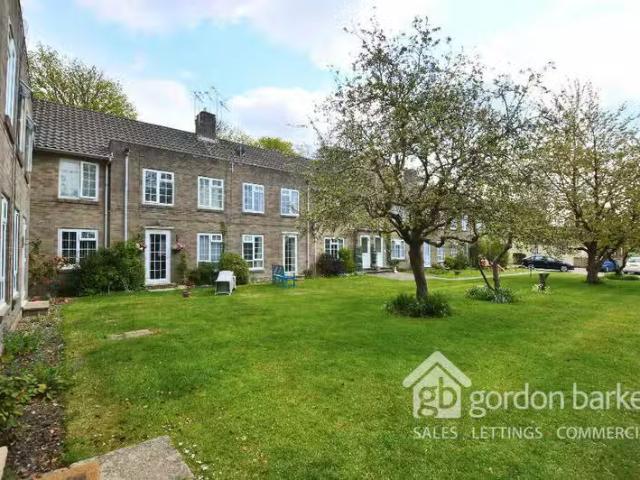 Just in! 1 BA 1 bedroom flat for rent in Orchard Mount, Ringwo.