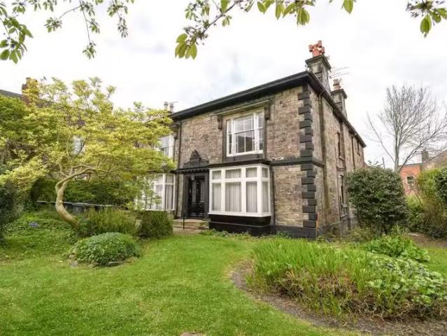 Charming 1 BA 1 bedroom flat for rent in Lowwood Road, Birkenh.