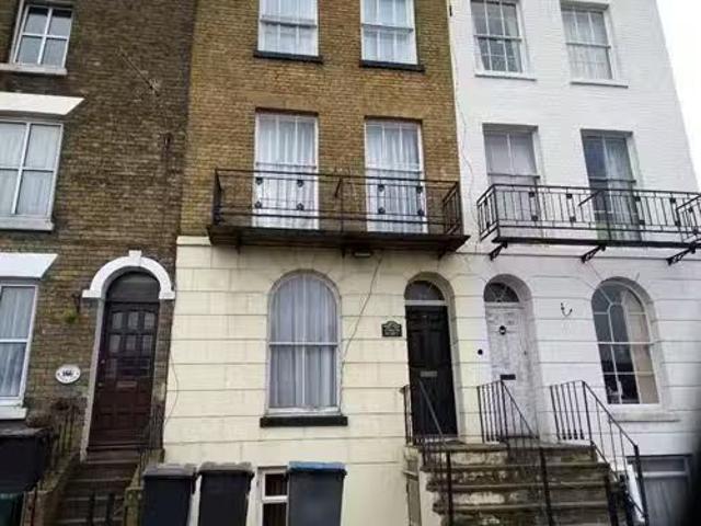 Deal! 1 BA 1 bedroom flat for rent in London Road, CT17