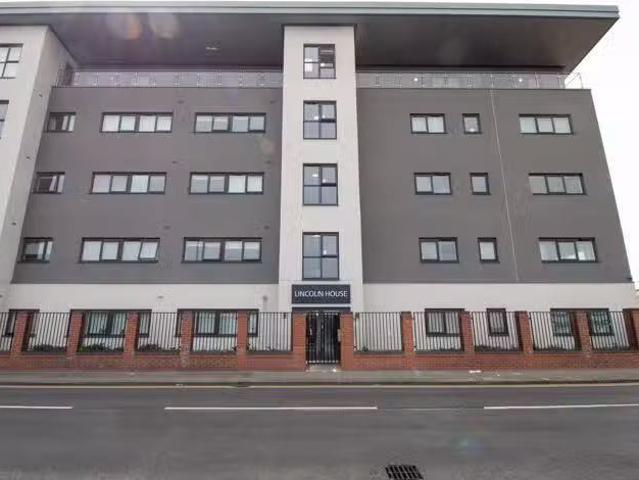 For Rent! 1 BA 1 bedroom flat for rent in Lincoln House, Nelso.