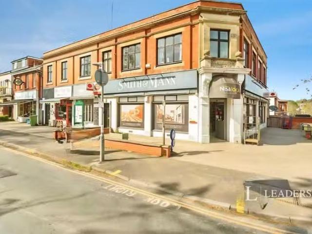For Rent! 1 BA 1 bedroom flat for rent in Lyefield Road West.
