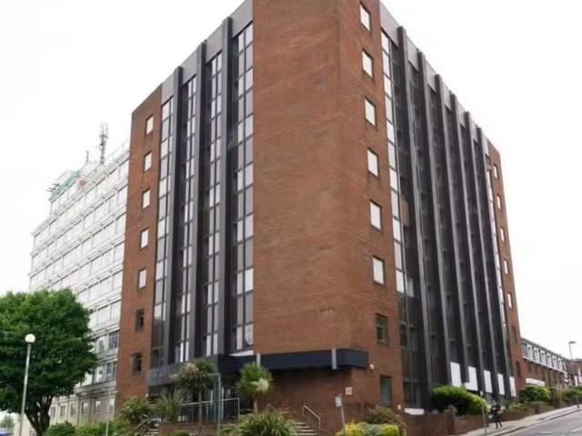 Charming 1 BA 1 bedroom flat for rent in Lyonsdown Road, New B.